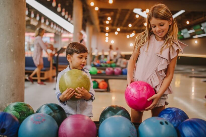 Maspalomas: Bowling Session Entry Ticket at Holiday World - A Deep Dive into the Experience