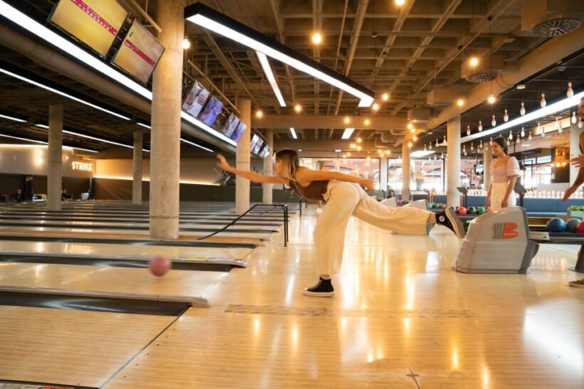 Maspalomas: Bowling Session Entry Ticket at Holiday World - FAQs
