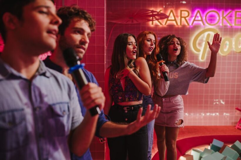 Maspalomas: Holiday World Themed Karaoke Room Rental - FAQs