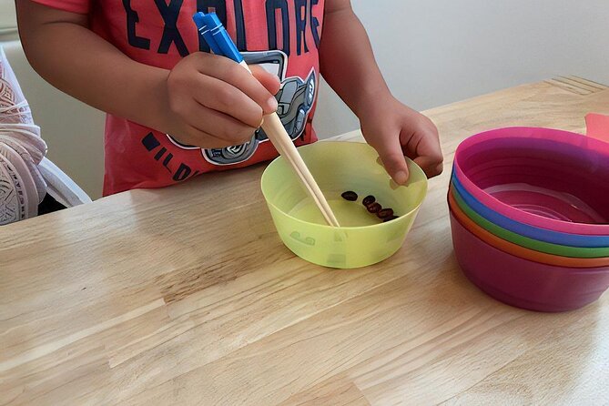 Mastering the Proper Use of Chopsticks in Osaka - Adapting to Different Chopstick Styles in Osaka