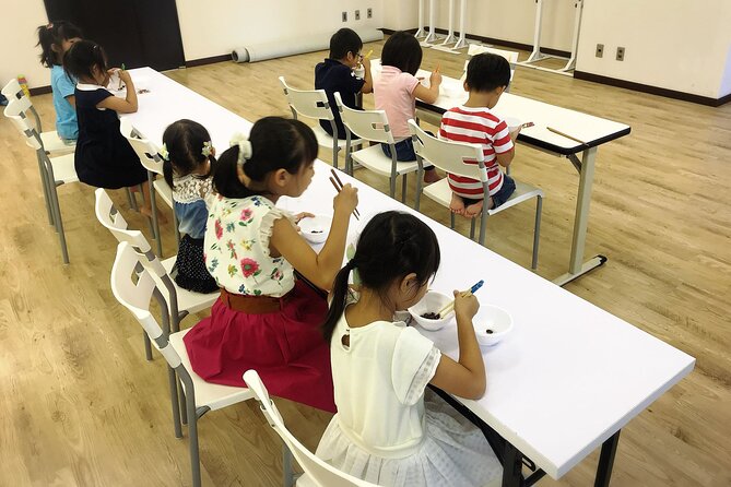 Mastering the Proper Use of Chopsticks in Osaka - Incorporating Chopstick Skills Into Your Dining Experience