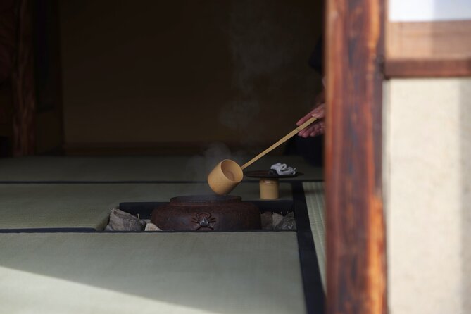 Matcha Moments: Kyotos Zen Temple Teahouse - Savoring the Perfectly Whisked Matcha