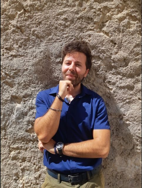 Matera: Caves and Rock Churches Walking Tour in English - Inside the Caves: Living History