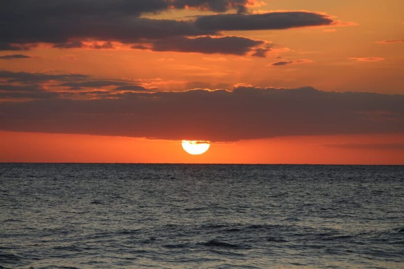 Maui: 2 Hour Sunset Dinner Sail with Open Bar and Appetizers - The Sum Up