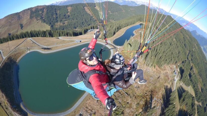Mayrhofen: Höhenflug über den Bergen von Mayrhofen - Introducing the Mayrhofen Paragliding Adventure