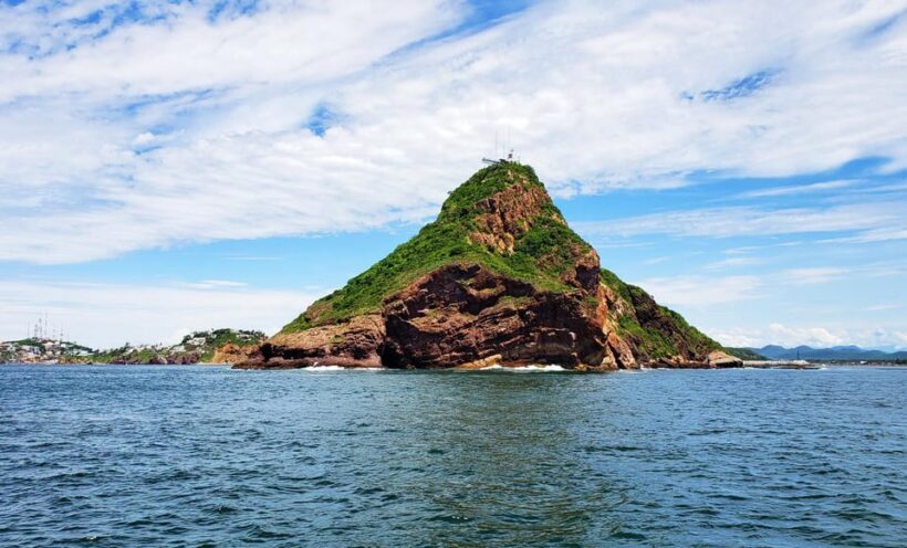Mazatlan: Sightseeing and Beach All-Inclusive Tour - Transportation and Group Size