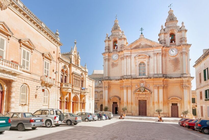 Mdina: Private Historical City Walking Tour with Rabat Town - Walking into Rabat: Malta’s Lively Neighbor