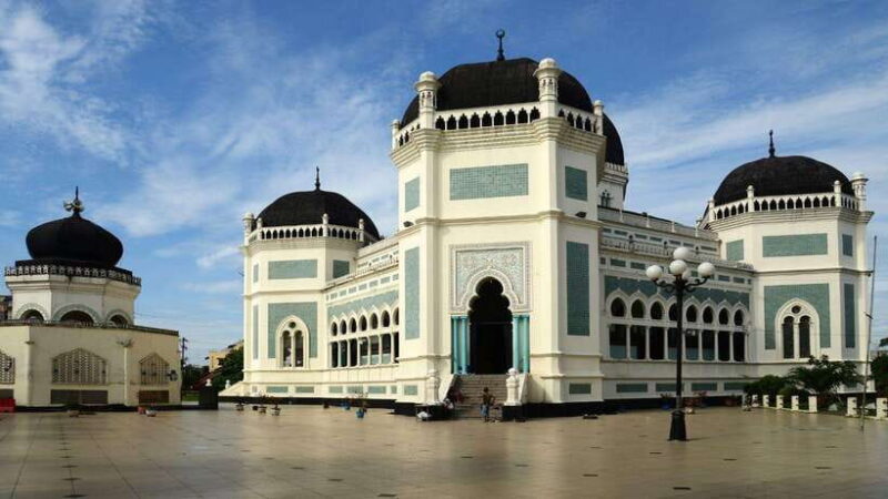 Medan: Highlights City Sightseeing Guided Group Tour - Analyzing the Value