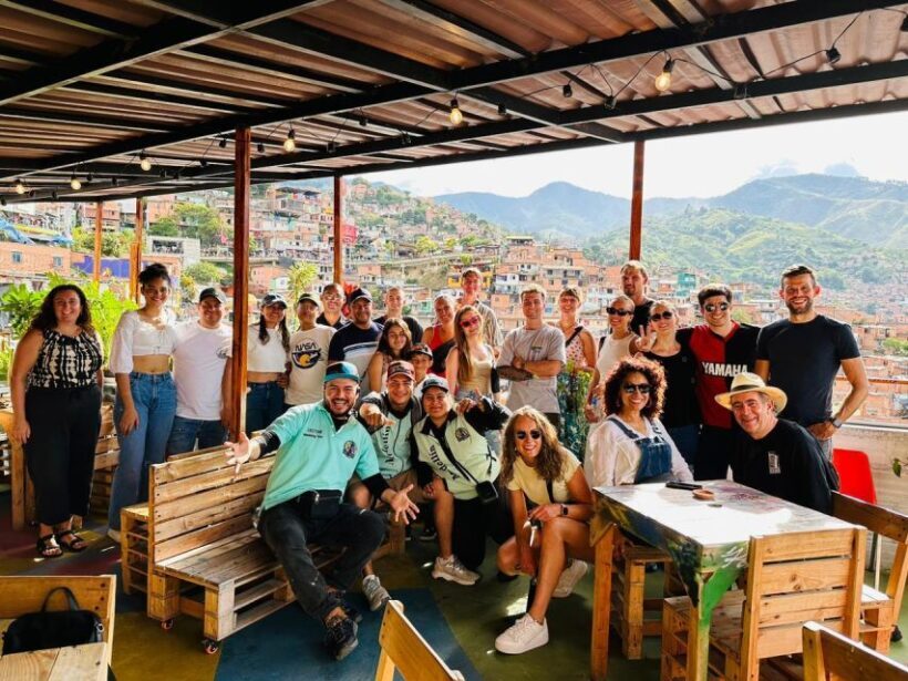 Medellín: Comuna 13 and Graffiti Guided Tour with a Local - Key Points