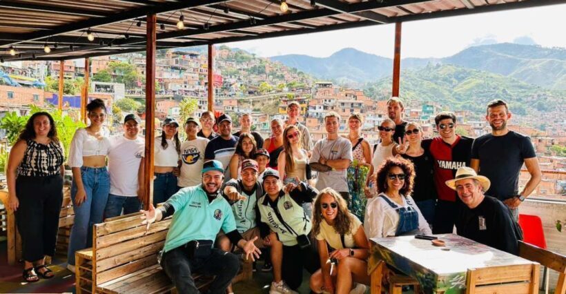 Medellín: Comuna 13 and Graffiti Guided Tour with a Local - Transportation, Group Size, and Duration