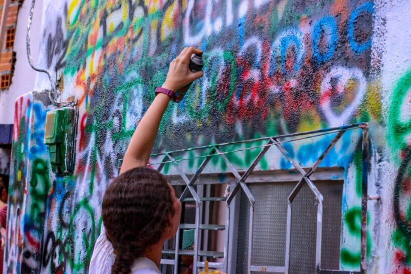 Medellín Comuna 13 local guides snacks and your own graffiti - What’s Included and What’s Not?