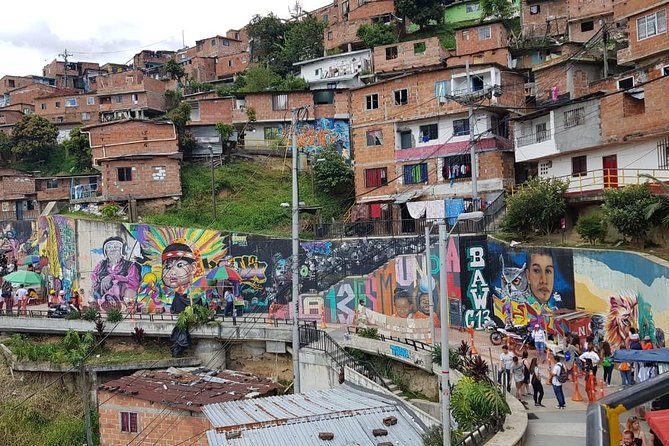 Medellín & Comuna 13 Private Tour - Connecting With a Local Guides Perspective