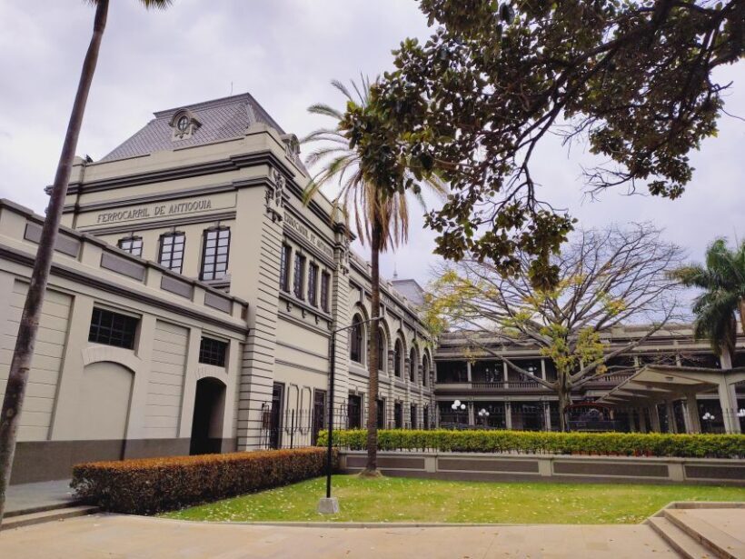 Medellin downtown: History and culture through fun stories - Key Points