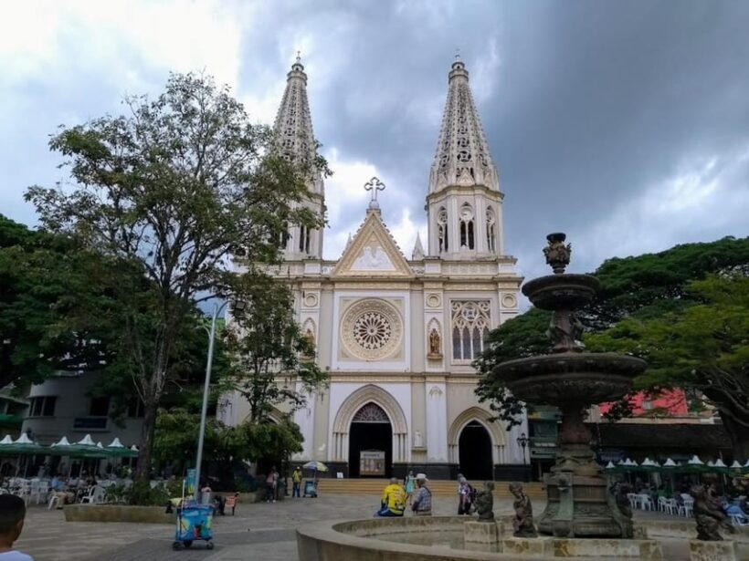 MEDELLIN: GARDEN TOUR + ANDES (PANORAMIC) + TROUT FARM - An In-Depth Look at the Jardín Tour Experience