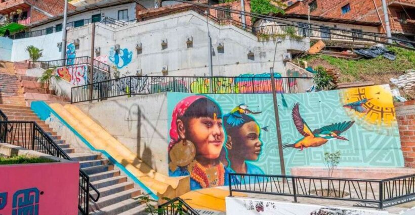 Medellin: Graffiti Tour Comuna 13 - An In-Depth Look at the Comuna 13 Graffiti Tour