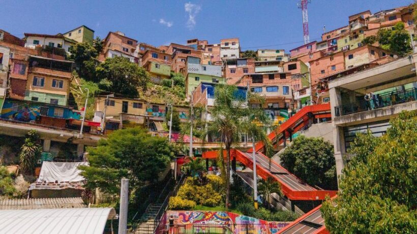 Medellin: Graffiti Tour Comuna 13 - Exploring Comuna 13