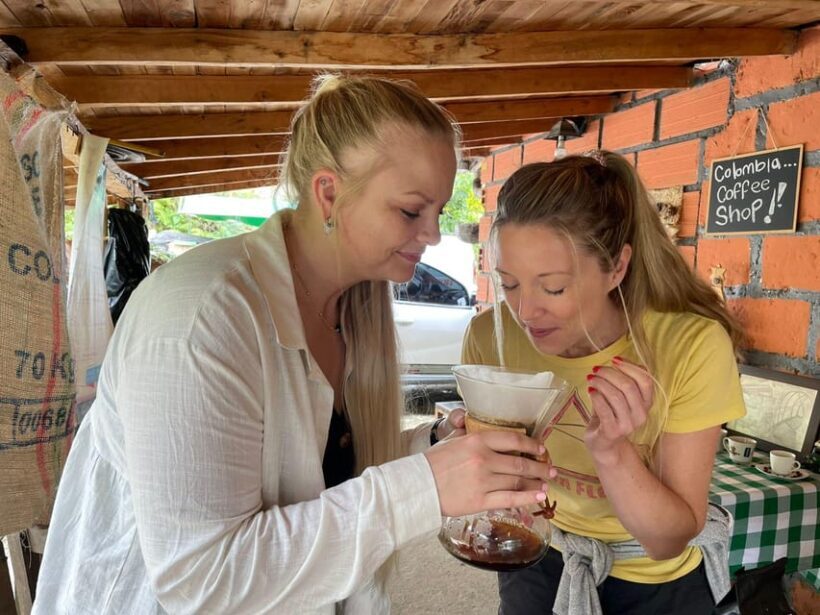 MEDELLÍN: HALF-DAY COFFEE TOUR AT LOCAL FAMILY FARM - Key Points