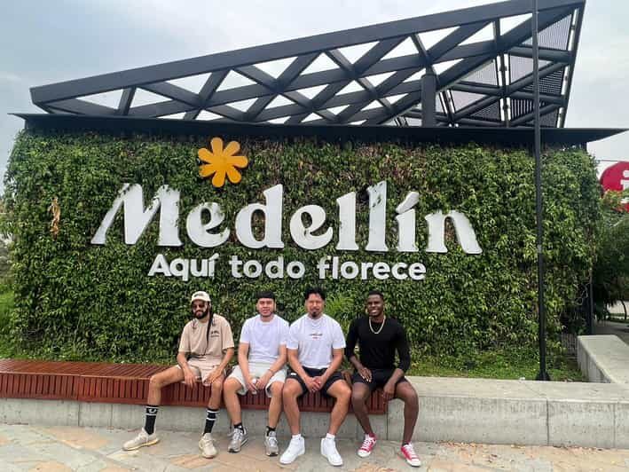 Medellin: Pablo Escobar y City Tour privado. 2 tours en 1 - What Reviews Say