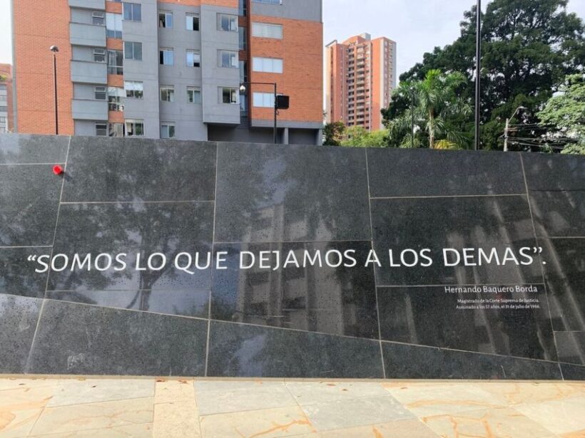 Medellín: Private Pablo Escobar and Comuna 13 Tour - Key Points