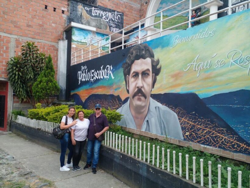 Medellin: Tour Pablo Escobar y Comuna 13 Privado - Practical Tips for Travelers