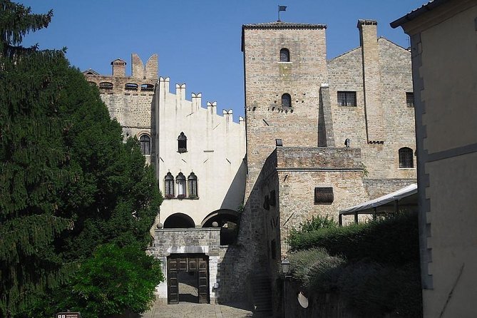 Medieval castles walled towns, Renaissance villas, ceramic, south Euganean Hills - FAQ