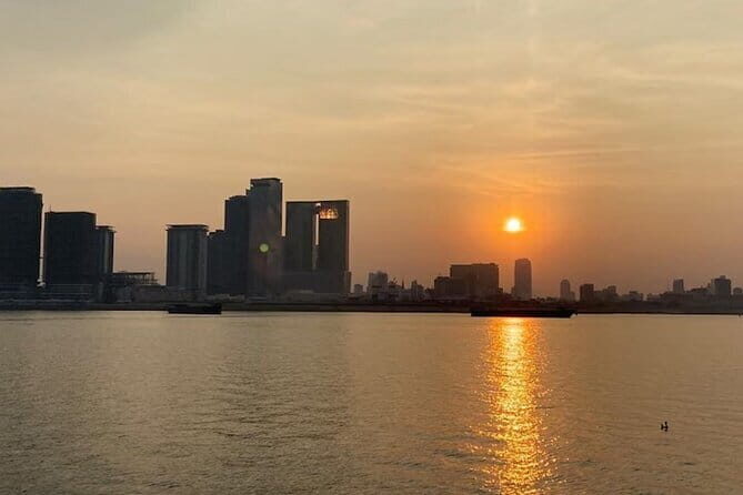 Mekong River in Phnom Penh sunset Cruise - Who Should Consider This Tour?