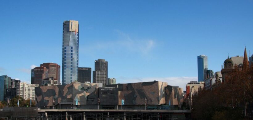 Melbourne 3-Hour Small Group Tour with Beach Boxes - The Guide and the Experience