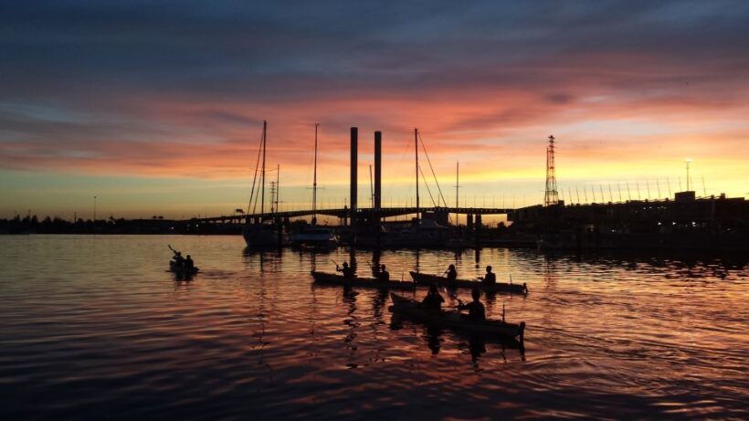 Melbourne: Sunset Kayak Tour with Dinner - Key Points