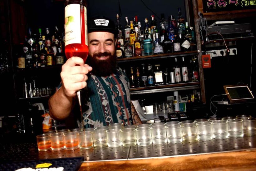 Melbourne: Weekly Bar Crawl: 5 Free shots, Club Entry - Exploring Melbourne’s Nightlife with the Weekly Bar Crawl