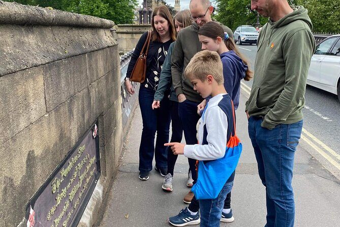 Melbourne's Secret Scavenger Hunt - Frozen Idols, Shifting Walls - Why This Tour Is Worth Considering