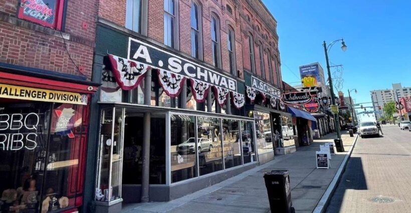 Memphis: 1-Hour Beale Street Guided Walking Tour - The Guide’s Role