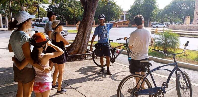 Mérida: Montejo Boulevard and Historic Center bike tour - Key Points