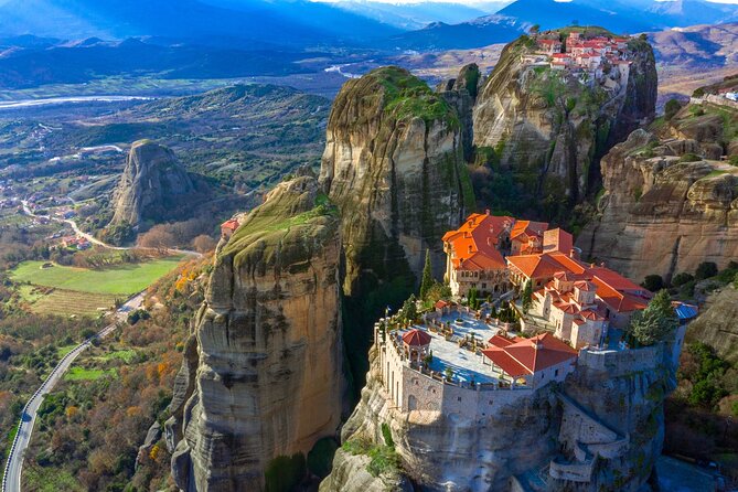 METEORA - 2 Days by Train From Thessaloniki - Including 2 Guided METEORA Tours - Daily - Exploring the Meteora Monasteries
