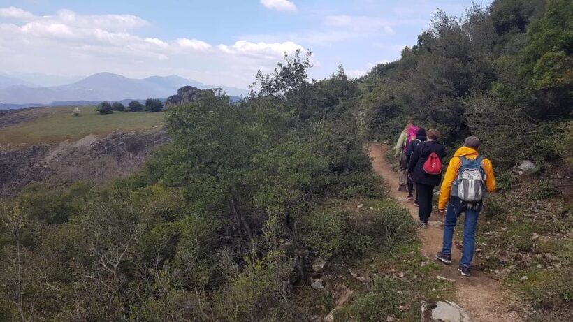 Meteora: Easy Hiking Adventure - Climbing to the Monasteries