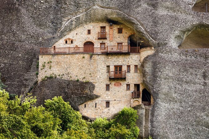 Meteora: Guided Sunset Tour With Monasteries and Caves Visit - Visiting the UNESCO-Designated Monasteries
