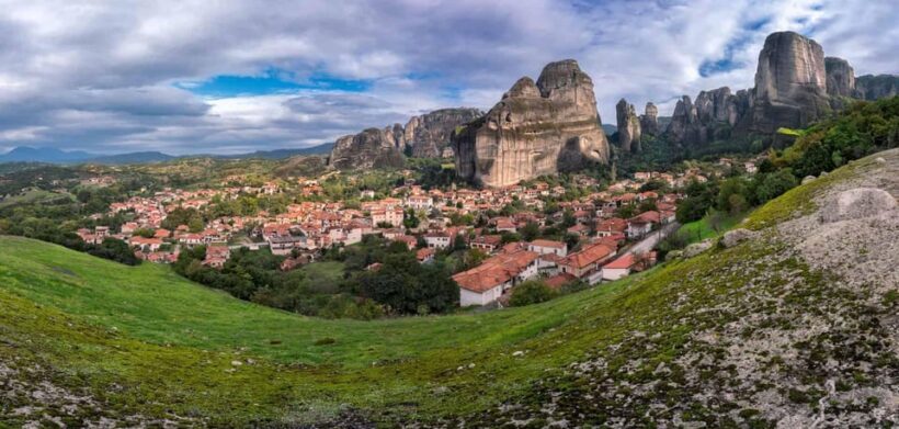 Meteora: Morning Monasteries Tour with Photo Stops - Transportation & Group Size