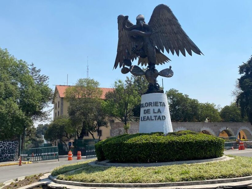 Mexico City: Discover Los Pinos Residence Tour and Cablebus - The Gardens and Statues: A Visual History