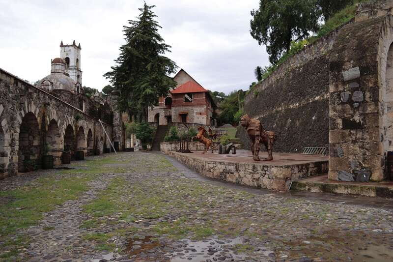 Mexico City: Private Magic Towns & Basaltic Prisms Tour - Marveling at the Basaltic Prisms