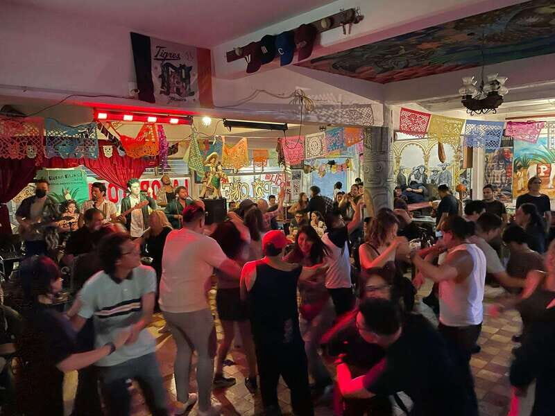 Mexico: Historic Center Nightlife Tour with Drinks - An In-Depth Look at the Experience