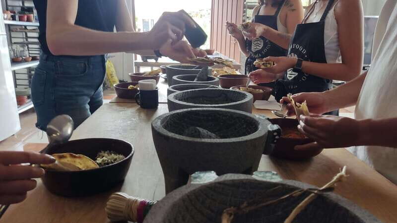 Mexico: Salsa Making Class in a Market with a Chef - Exploring the Mexico Salsa Making Class in a Market with a Chef