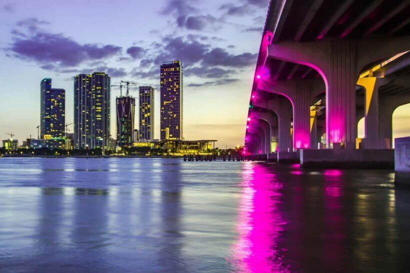 Miami: 2 Hour Night Cruise with Open Bar & Skyline Views - Key Points: