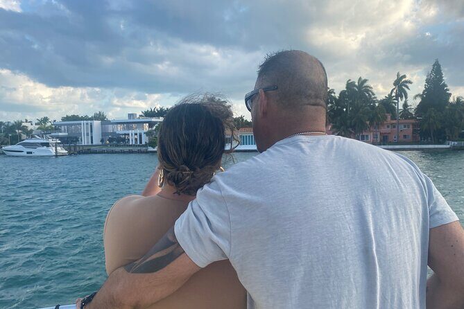 Miami 75 Min Boat Tour Biscayne Bay and Celebrity Homes Island - Key Points