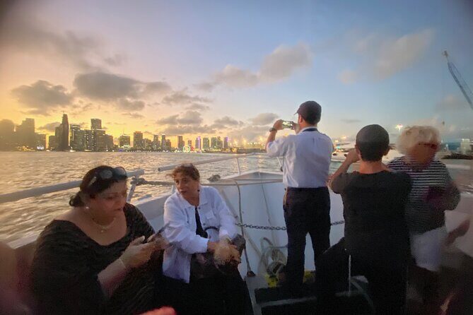 Miami: 75 Minute Sunset Boat tour and Sightseeing - FAQ
