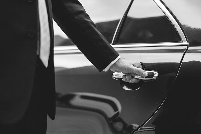 Miami Airport Private Transfer ( Up to 14 passengers) - The Sum Up
