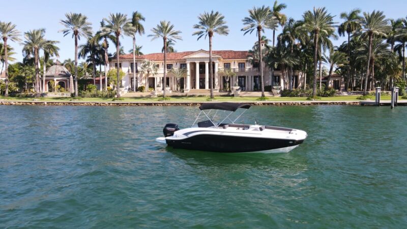 Miami Beach: Private Boat Tour with Captain and Champagne - Customer Reviews: What Travelers Say