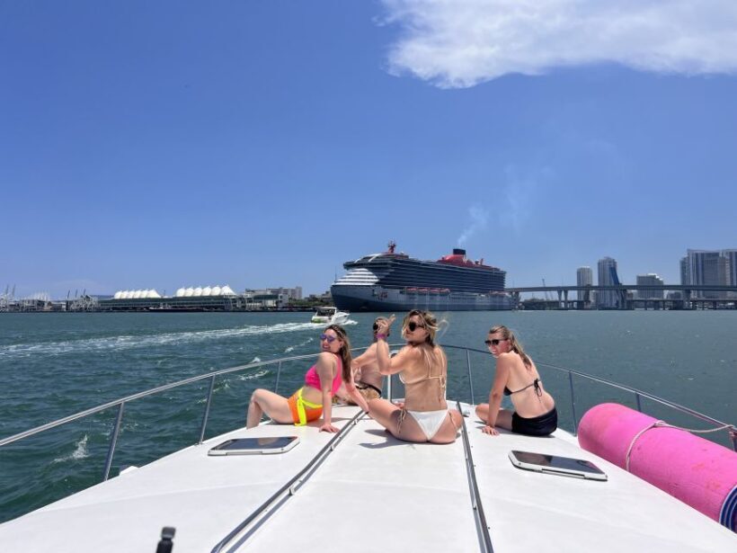 Miami Beach: Private Yacht Rental with Captain and Champagne - Onboard Amenities & Experience