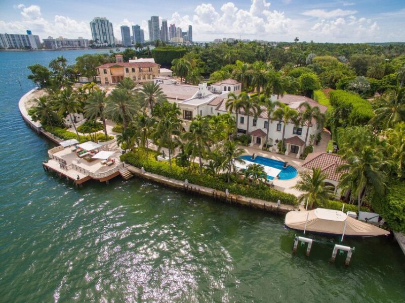 Miami: Biscayne Bay Celebrity Homes Sightseeing Cruise - The Comfort and Convenience