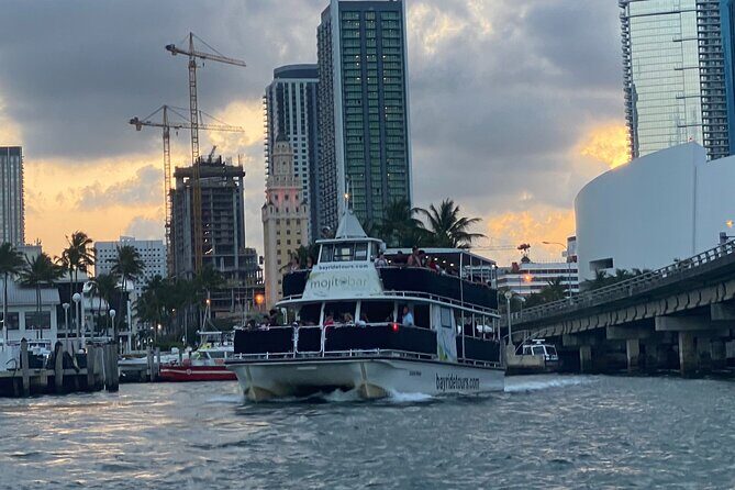 Miami: Biscayne Bay Star Island Sightseeing Cruise+Miami Skyline - An Introduction to the Experience