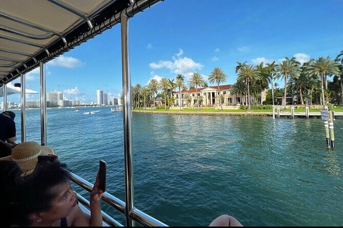 Miami Boat Tour of Celebrity Homes & Miami River Skyline 360 View - What to Expect from the Tour