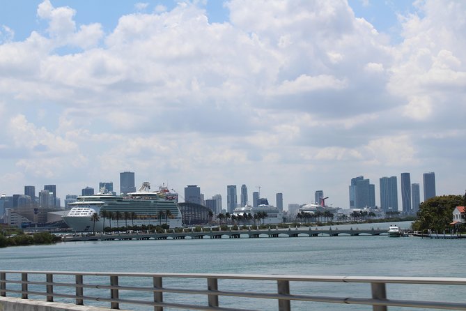 Miami City Tour - per Guide, Small Group, Includes Pickup - Discovering South Pointe Park